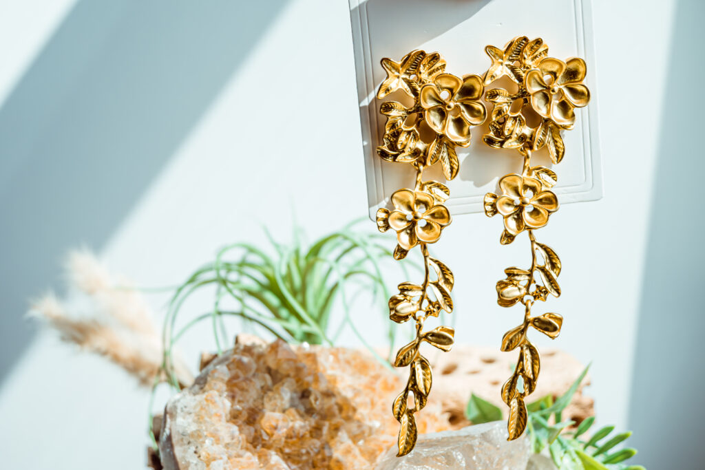 Gold Flower Shape Drop | kokobeenz